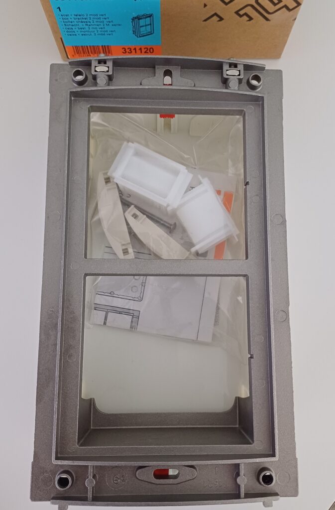 Bticino Terraneo doos inbouw 2 verticale modules 331120