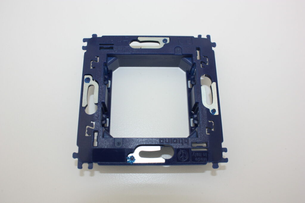 Bticino Living/Light montuur 2 modules schroefbevestiging LN4702