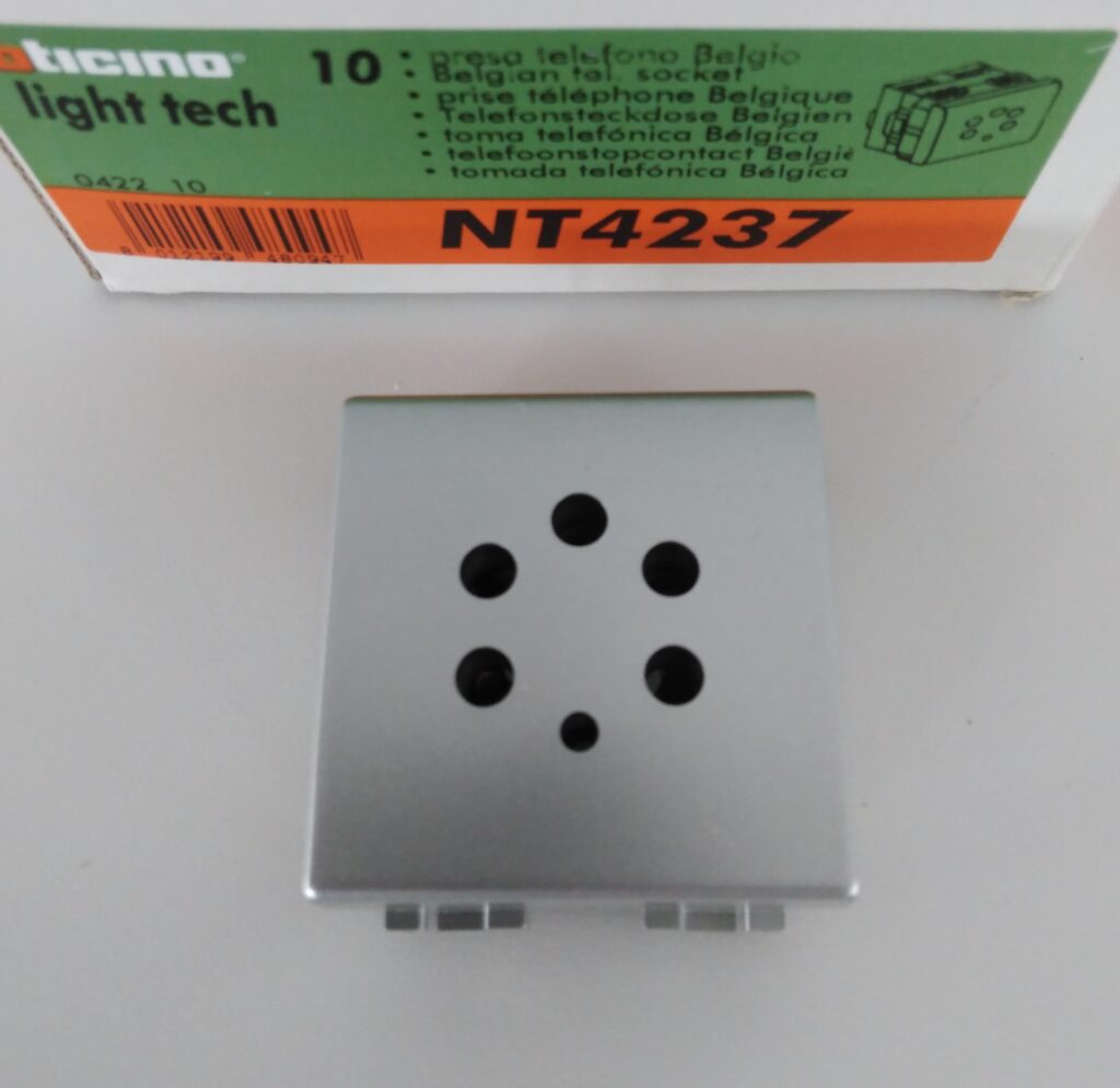 Bticino Light Tech telefoon stopcontact NT4237