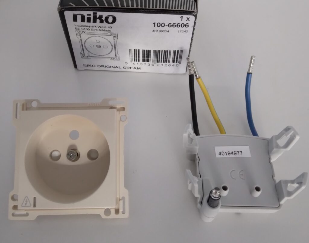 Niko Original Cream centraal plaatje stopcontact ...