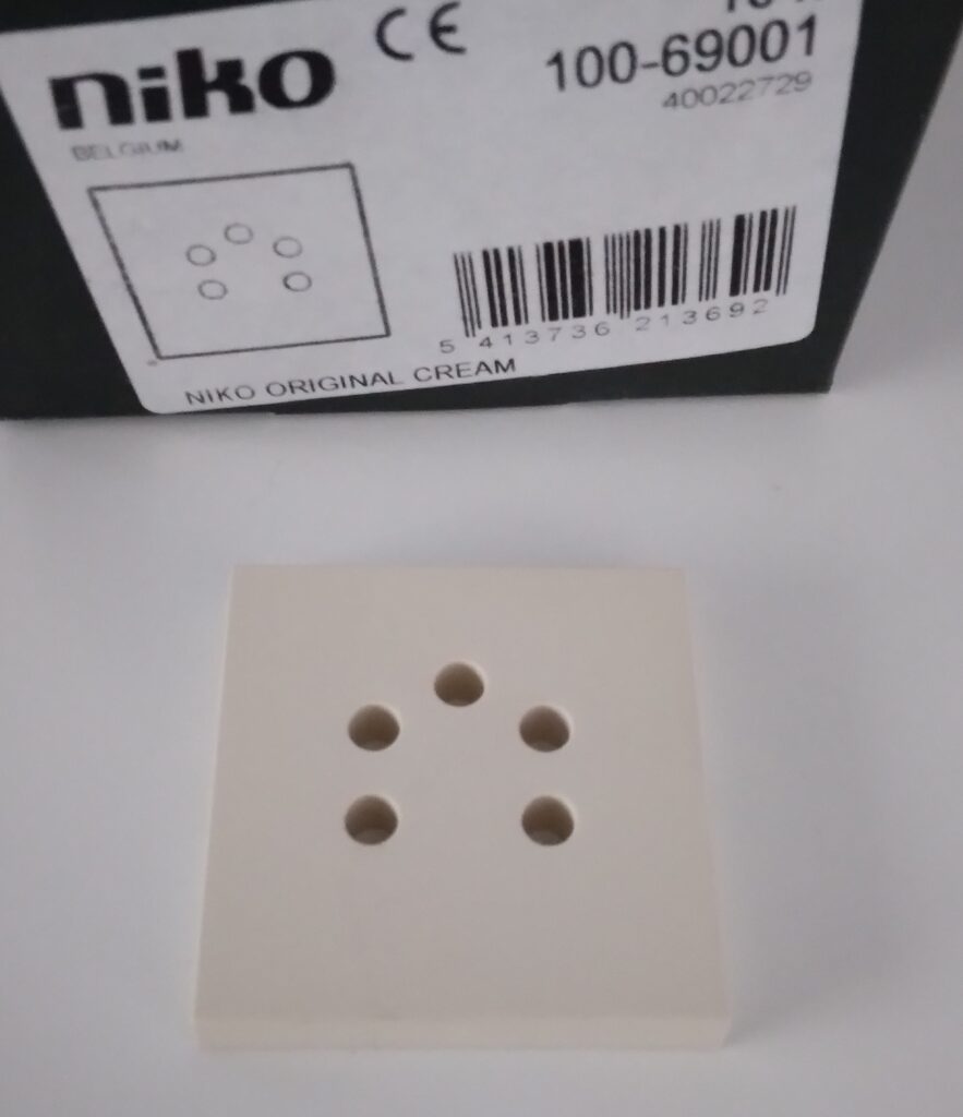 Niko Original Cream centraal plaatje telefooncontactdoos 100-69001