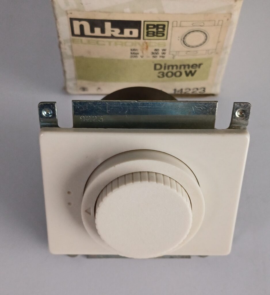 Niko PR85 creme dimmer 60-300W 230V 50Hz 14223