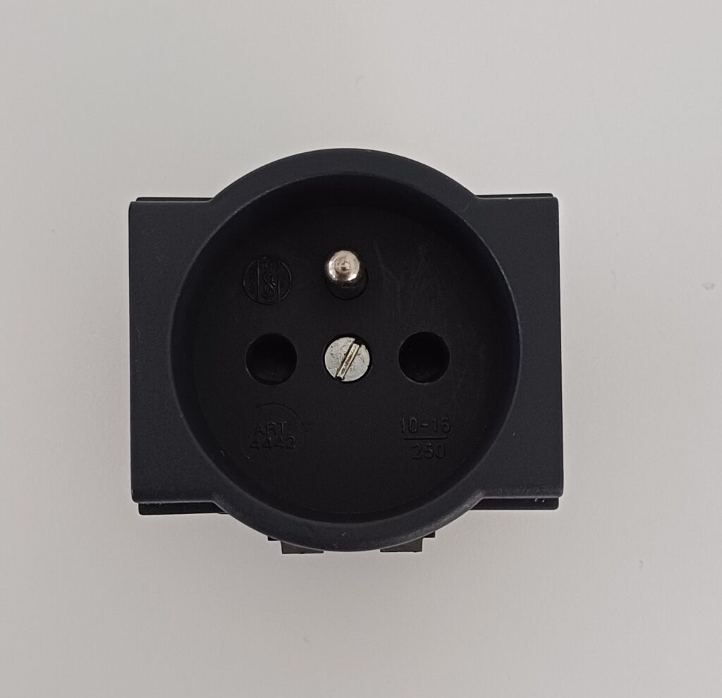 Bticino Living Classic Zwart stopcontact 106 250V 4442 gebruikt